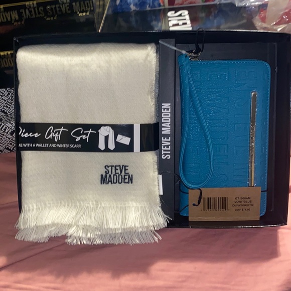 Steve Madden | Bags | Authentic Stevemadden Scarf And Walletwristlet ...